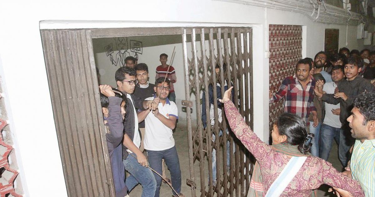 ‘The DU VC has no right to remain at his post’