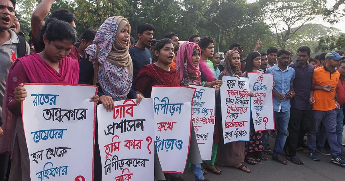 Why were DU Sufia Kamal Hall students evicted at midnight?