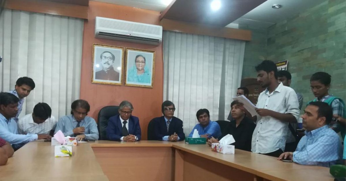 Chhatra League attack: DU students submit memorandum to VC