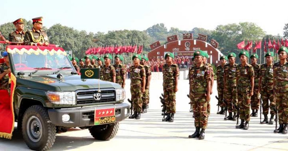 Chief of Army provides national flag to 40 East Bengal Regiment