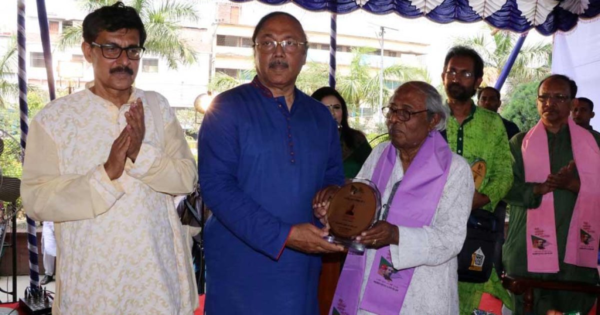Hasan Azizul Huq, Ghulam Arieff honoured