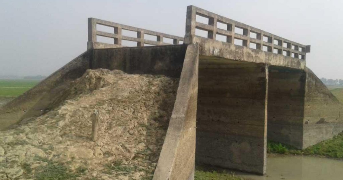 7 LGED bridges lie inaccessible on non commutable road