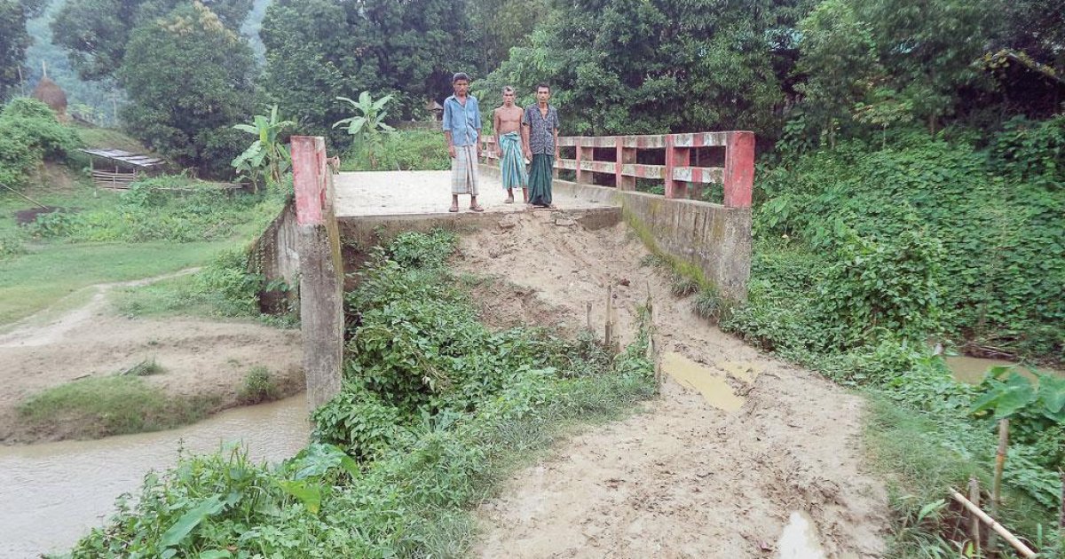 Deformed bridge-road in Lama, Bandarban leave villagers in trouble