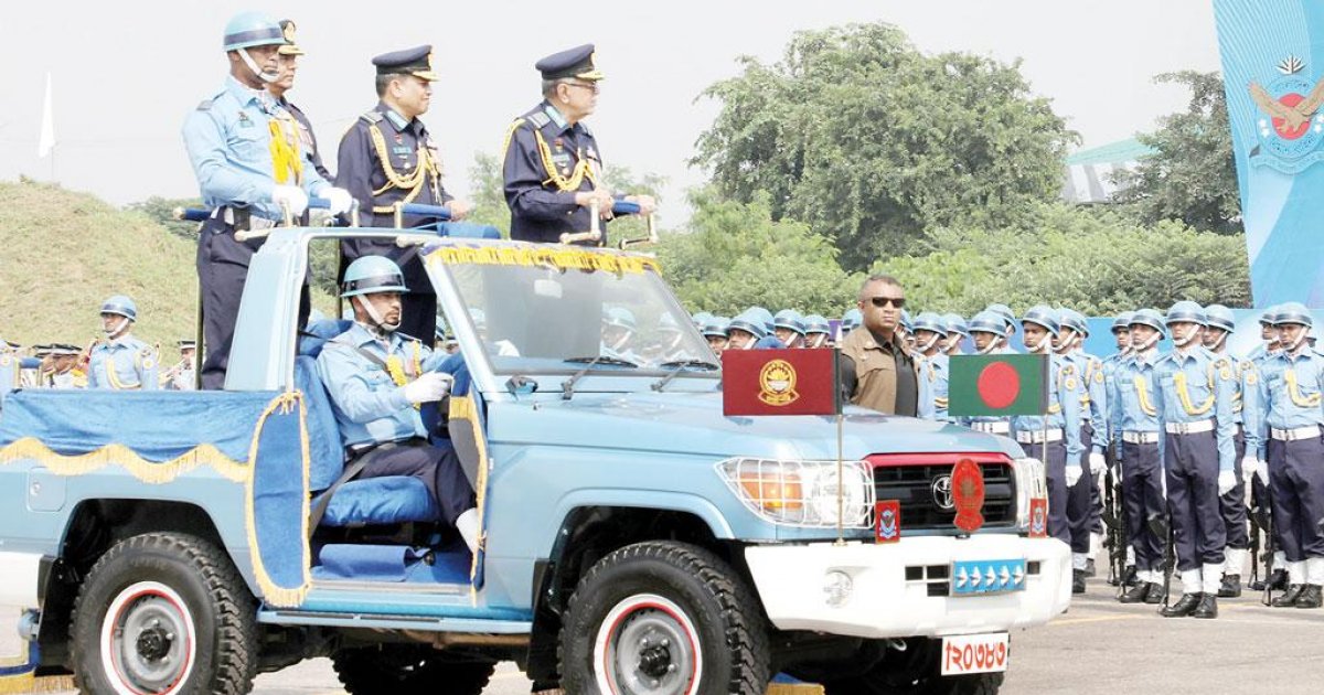 President confers National Standard Award to BAF squadrons