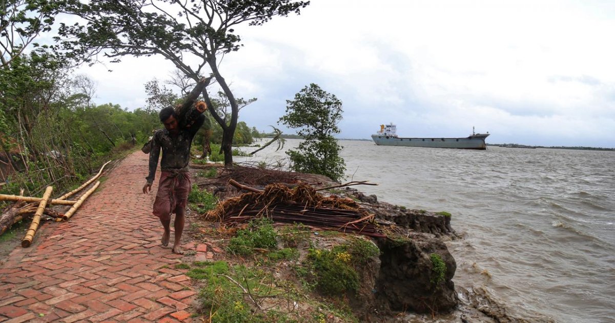 Drinking water crisis grips Amphan-hit Sharankhola