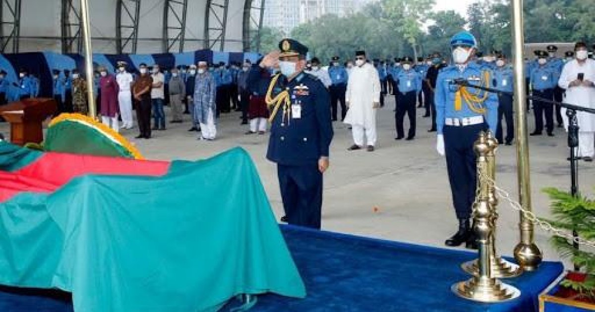 Legendary fighter pilot Saiful Azam laid to rest