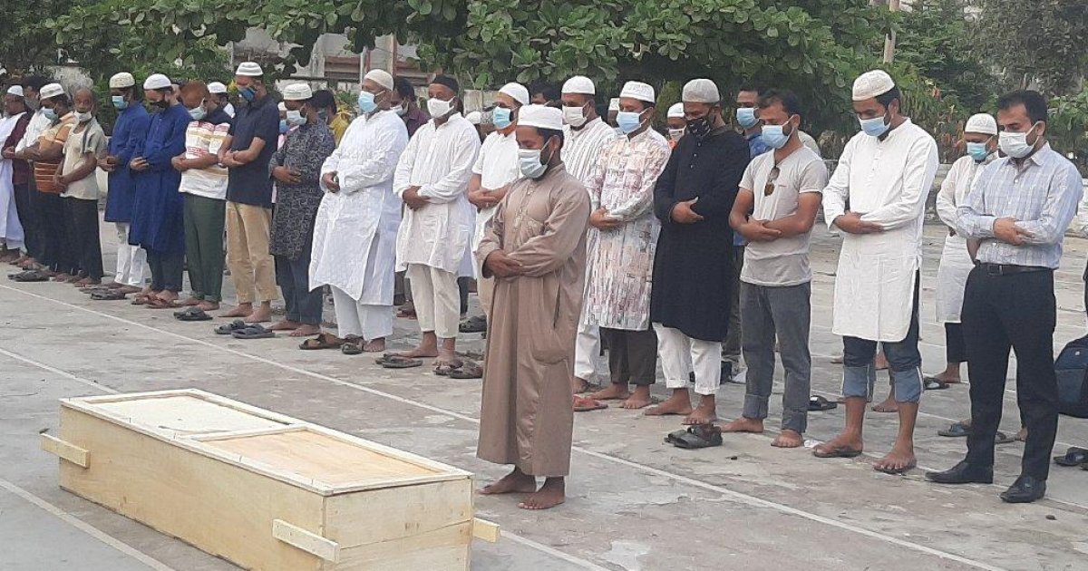 Munia buried next to parents' graves, family calls for justice