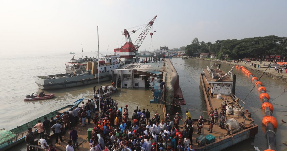 Ferry loaded with vehicles sinks at Paturia ghat