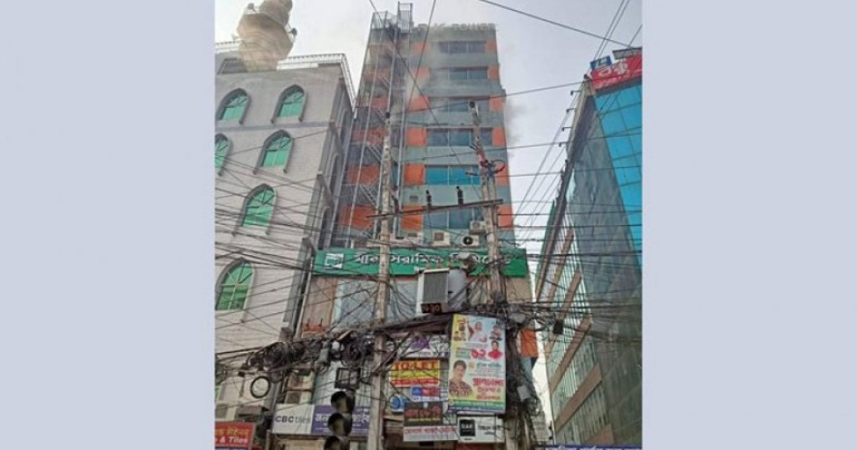Three suffer burn injuries as fire breaks out at RK Tower in Dhaka