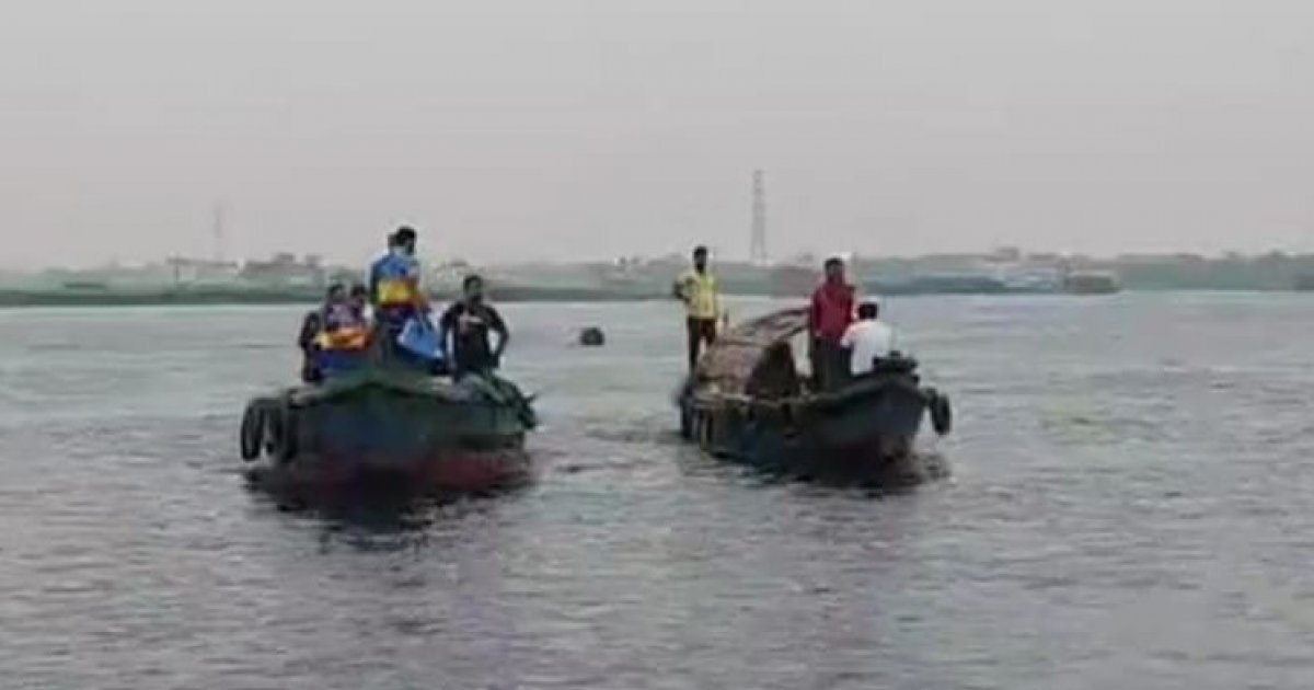 Bulkhead sinks after collision with launch in Munshiganj