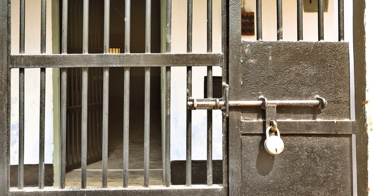 Police officer lands in jail in pornography case Police officer lands in jail in pornography case