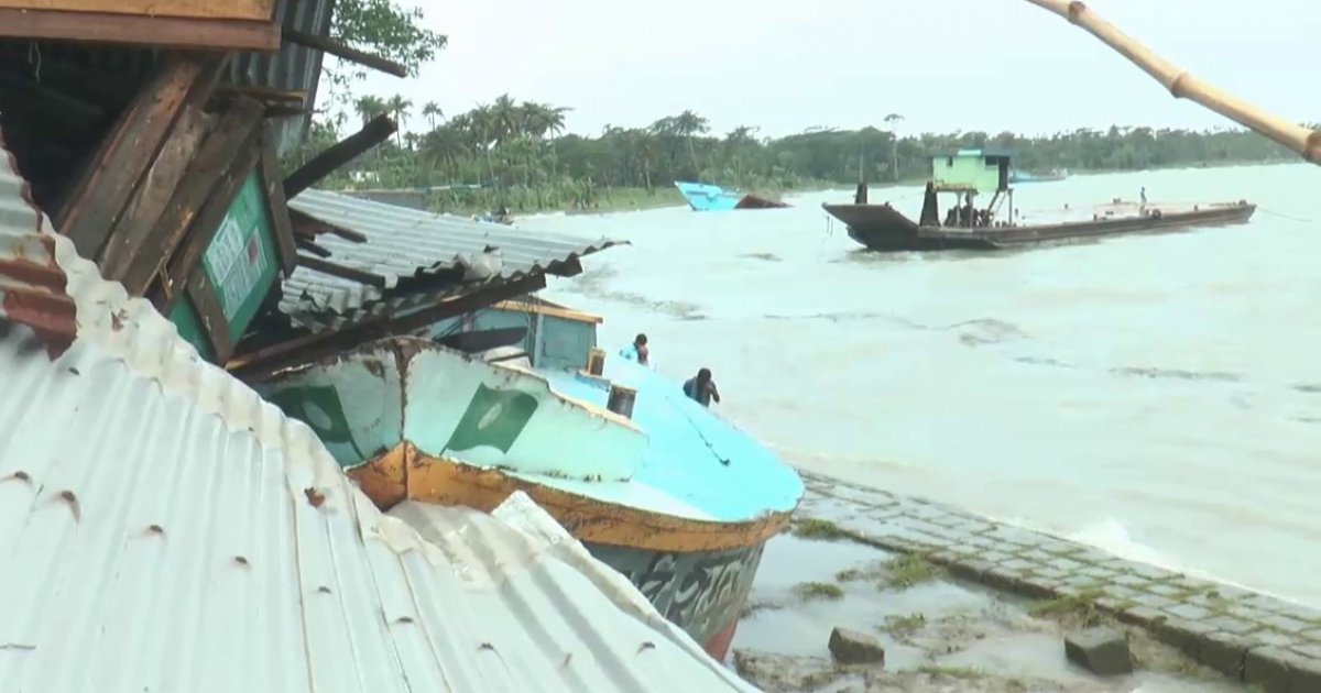 Bulkhead sinks in Meghna as nor’wester lashes Bhola