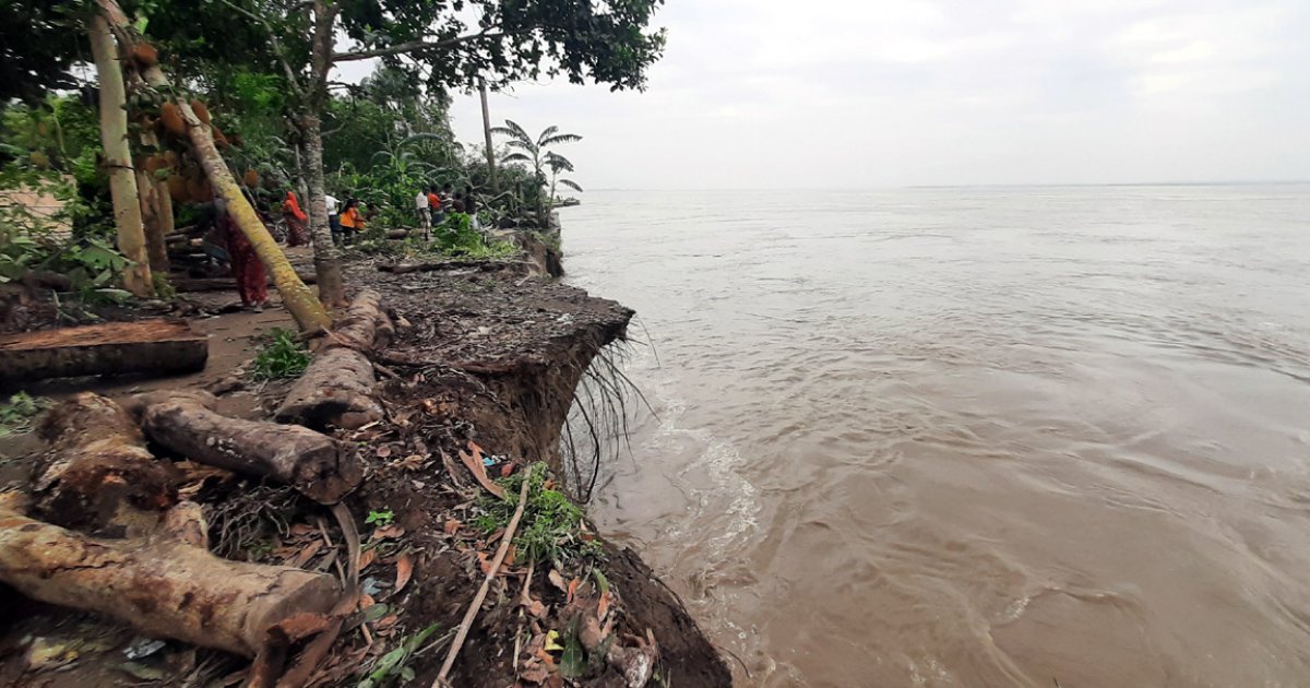 Homes, land disappearing in Jamuna River