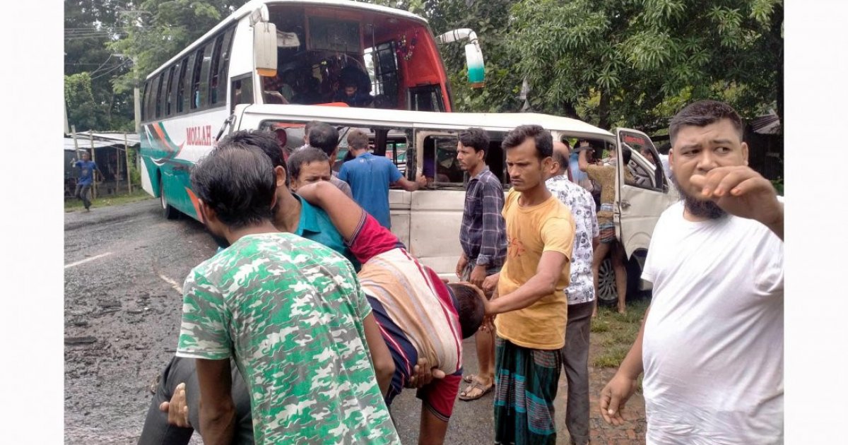6 killed in Barisal bus-microbus collision