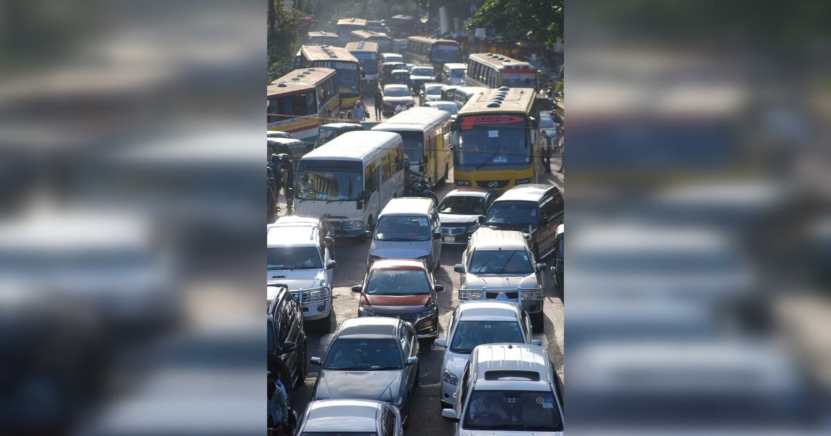 In Pictures: LDA's strike causes traffic gridlock at Shahbagh intersection