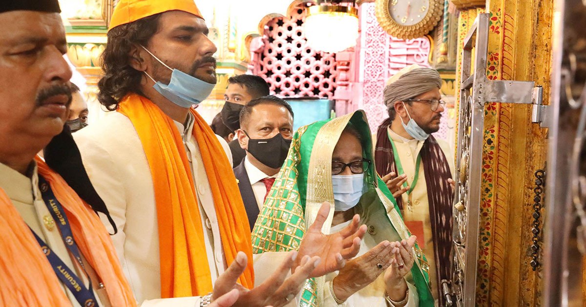 PM Hasina begins India visit by offering prayer at Nizamuddin Dargah