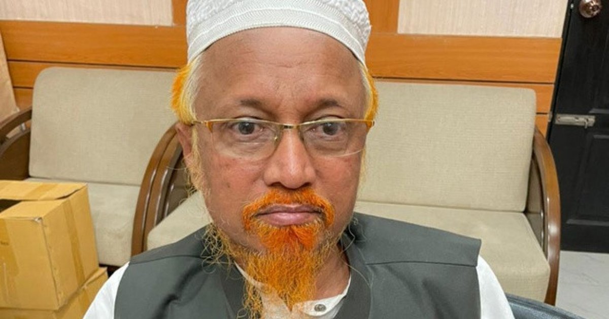 Hefazat leader Junaid Al Habib walks out of Kashimpur jail