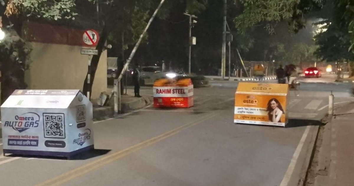 Police set up checkpost in front of Khaleda’s Gulshan residence