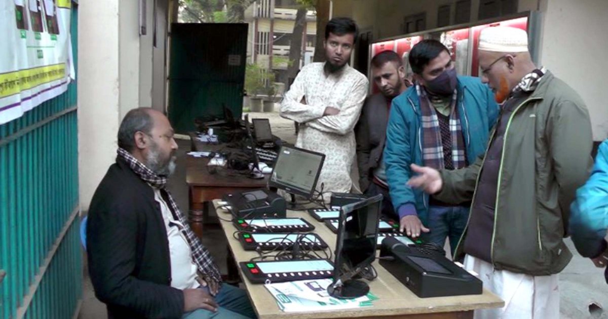 Rangpur city polls: Voters frustrated as EVM mock voting falters