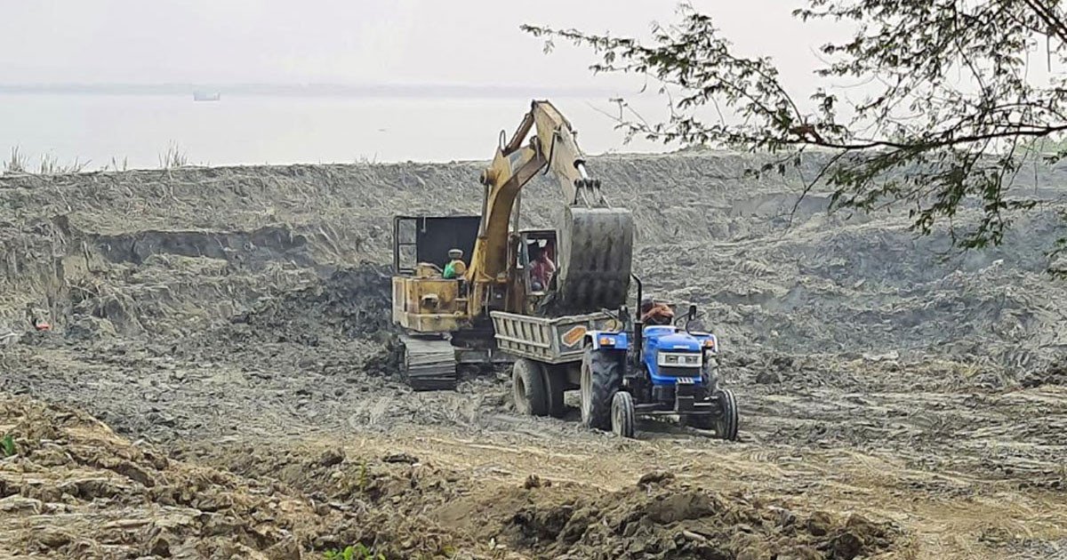 Brick kilns threaten river embankment at Barguna’s Bamna
