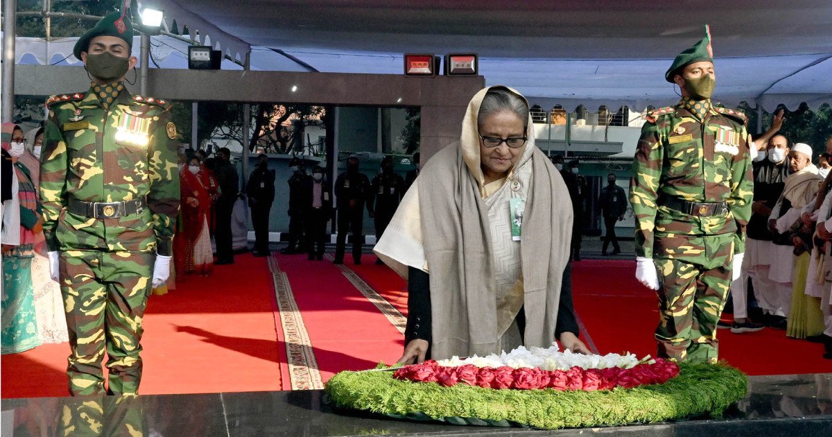 PM Hasina pays homage to Bangabandhu on Homecoming Day