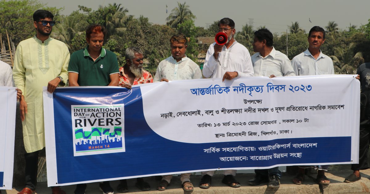 Human chains formed to protect river from encroachment, pollution