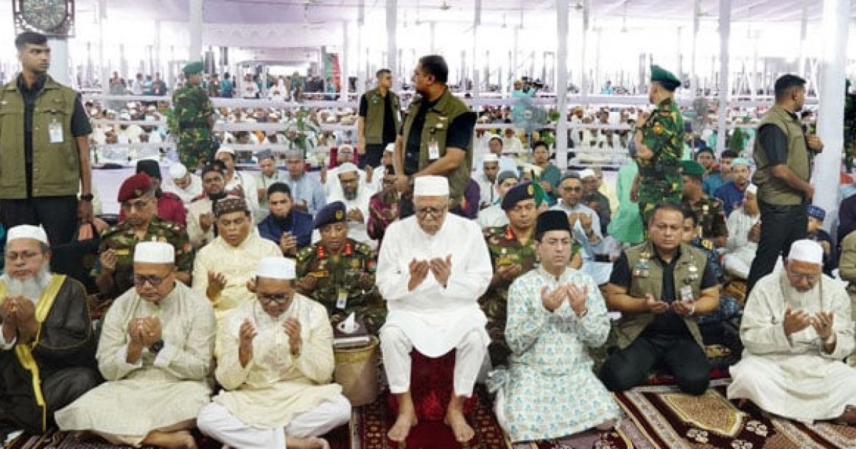 President Hamid offers last Eid prayers as head of state