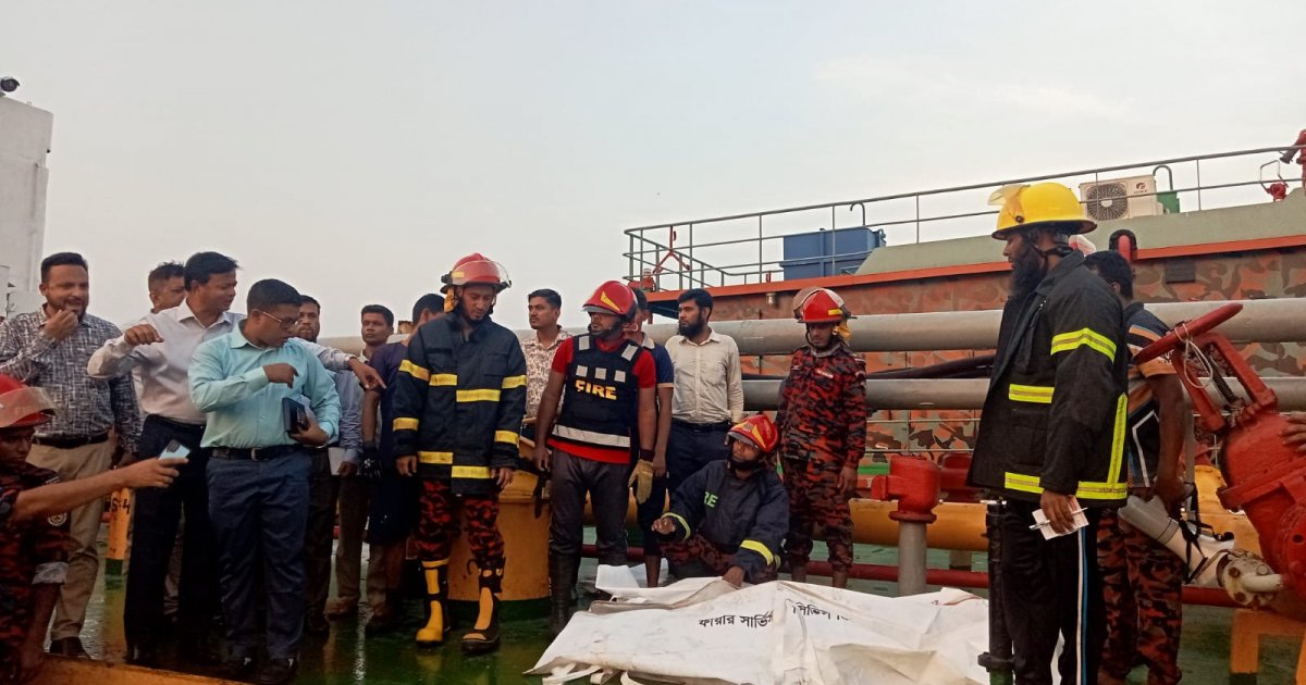 2 dead, 3 hurt after oil-laden cargo catches fire in Barisal