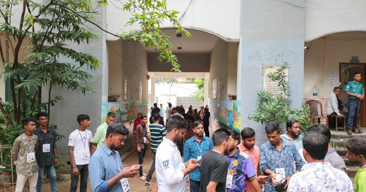 Dhaka-17 by-polls underway