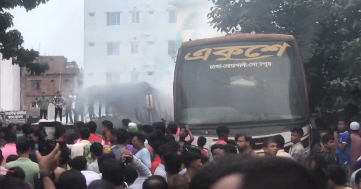 Three buses set on fire in Maniknagar