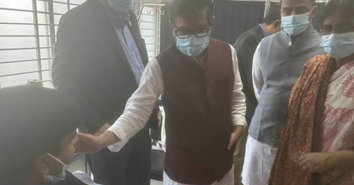 Gopibagh train fire: Awami League team visits injured at hospital