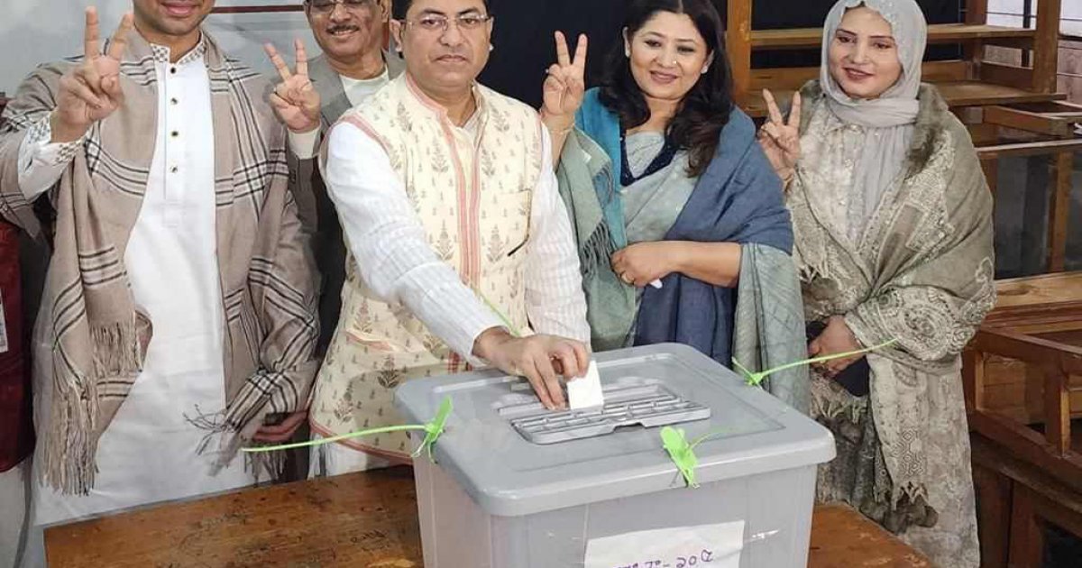 DSCC Mayor Taposh casts vote