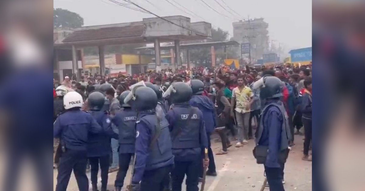 Gazipur factory workers protest for new wage structure, block highway