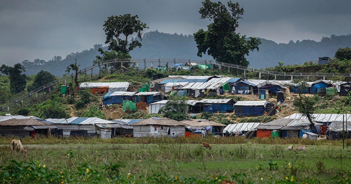 Mortar shell explosions in Myanmar rattle houses along Bangladesh border