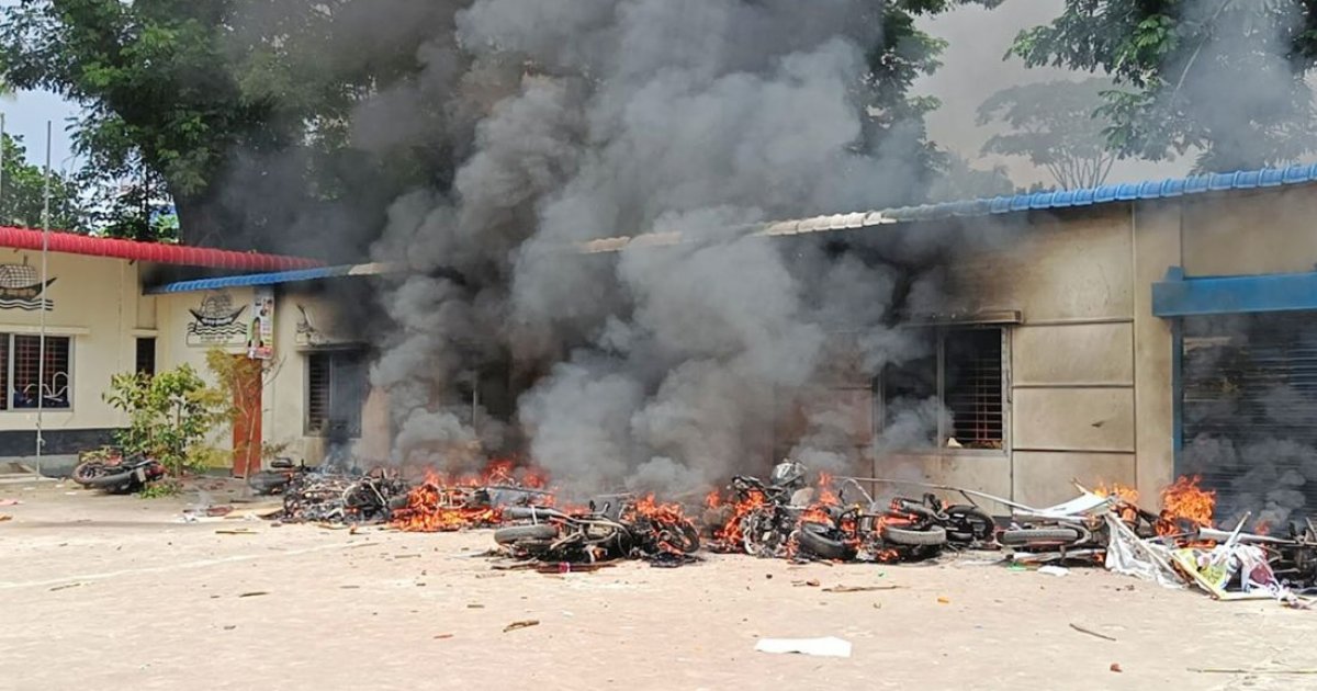 Awami League, Chhatra League offices set on fire in Faridpur
