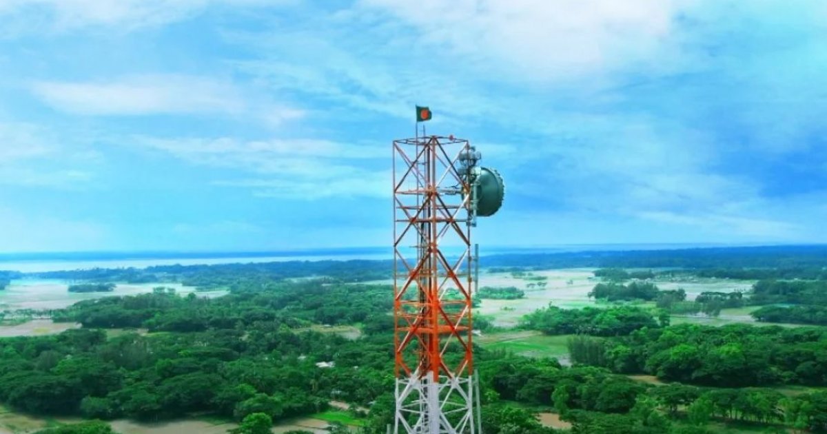 Floods disable 2,025 mobile towers across 12 districts