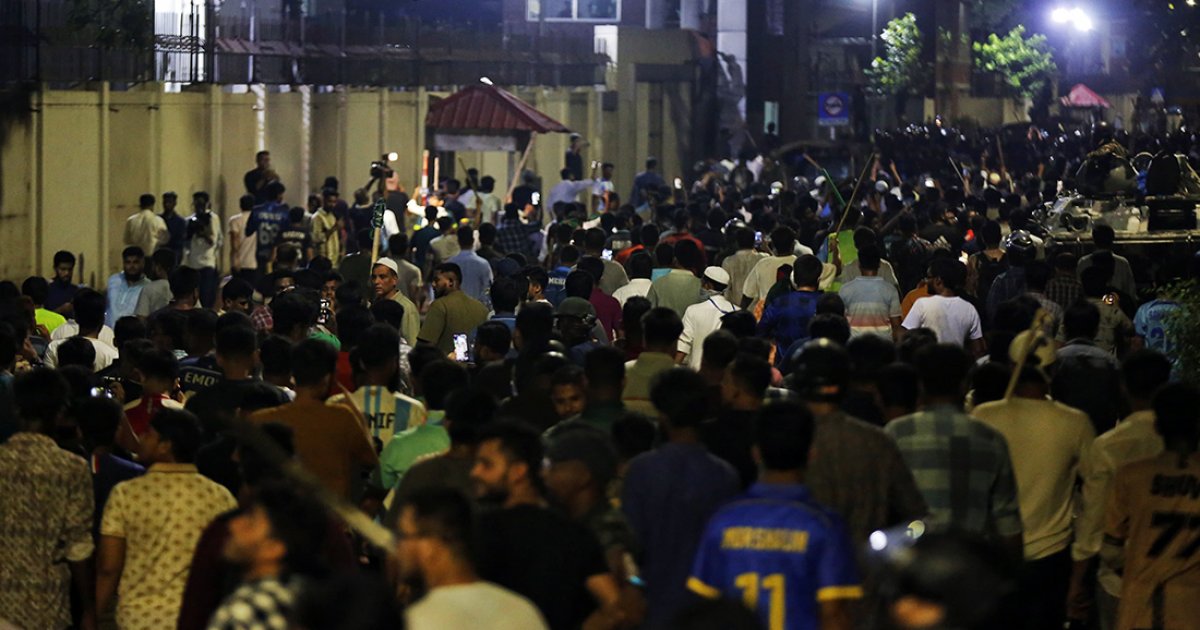 Dozens injured as students, Ansar members clash near Secretariat