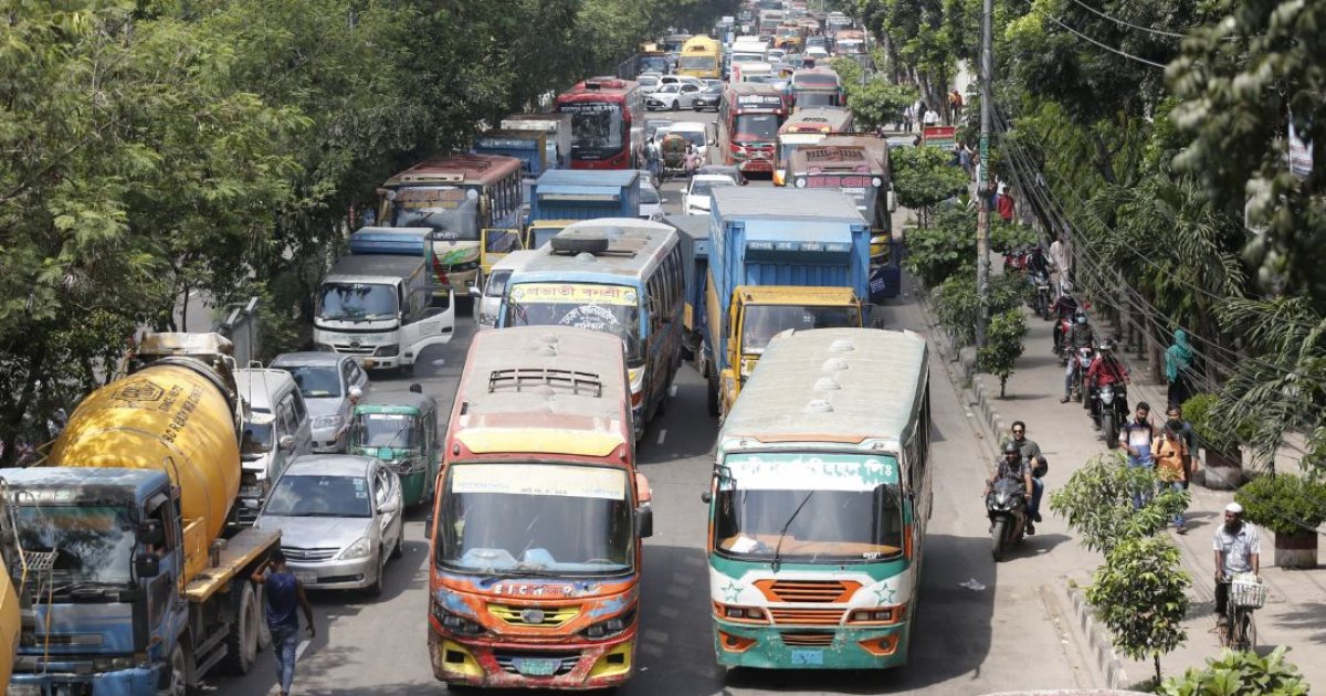 Over 25,000 expired vehicles running in Dhaka City