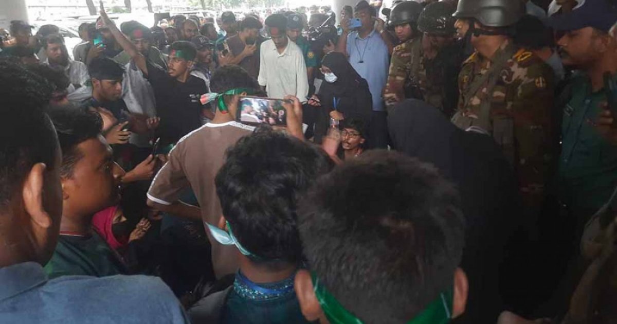 Failed HSC examinees enter Secretariat, demand result correction