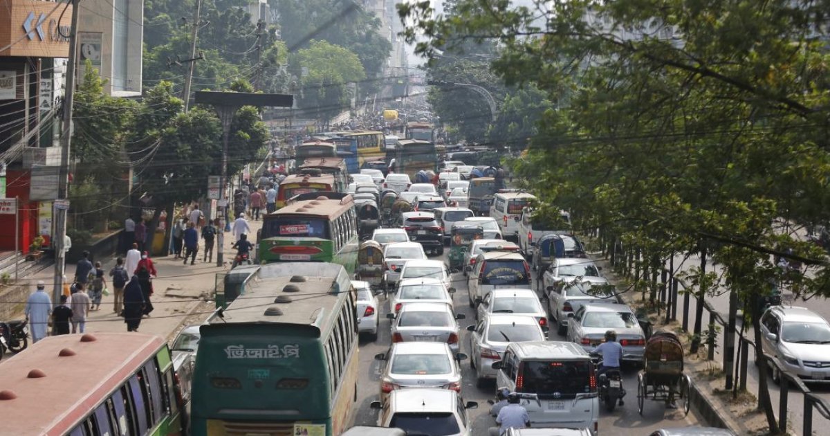 CNG drivers’ protests cause severe traffic jam at Mohakhali