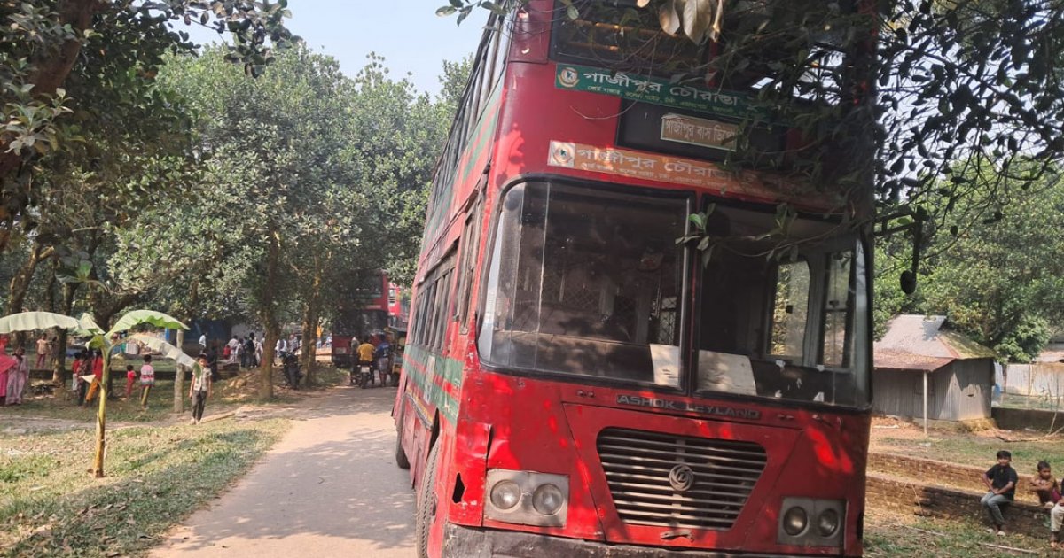 3 IUT students killed, 10 injured as picnic bus hits live wire in Gazipur