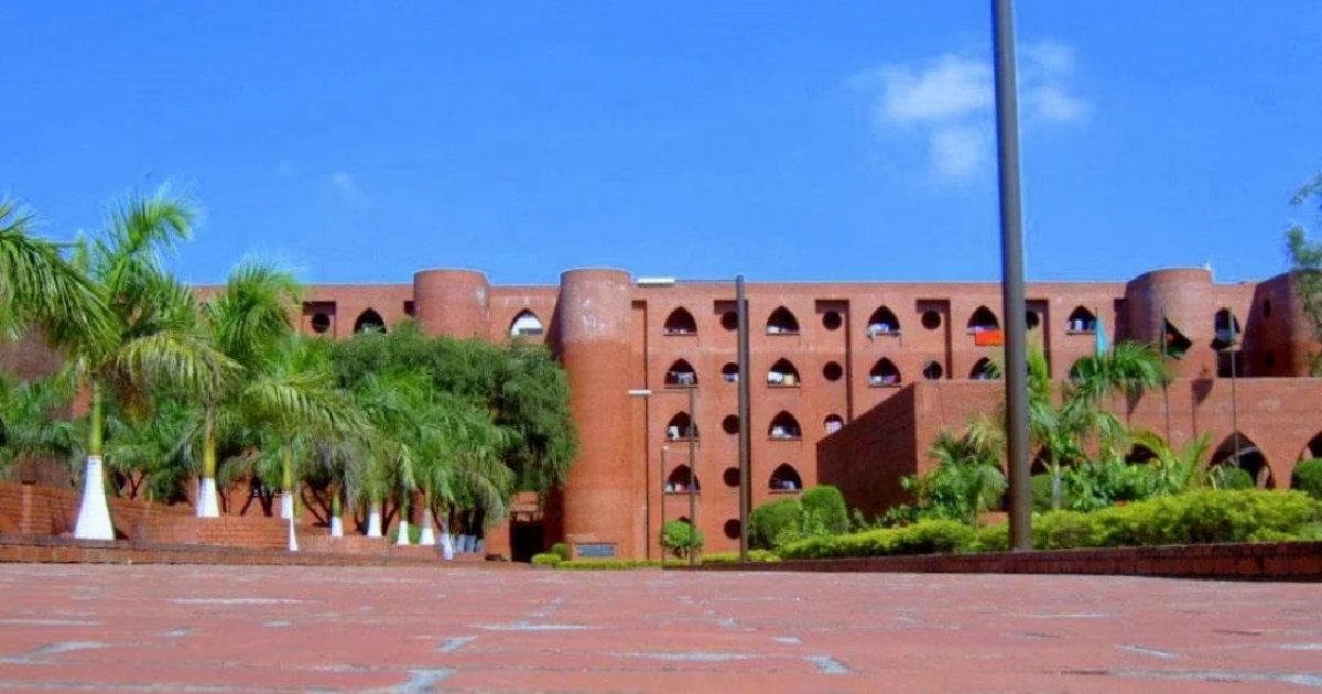 IUT declares three-day mourning over death of three students