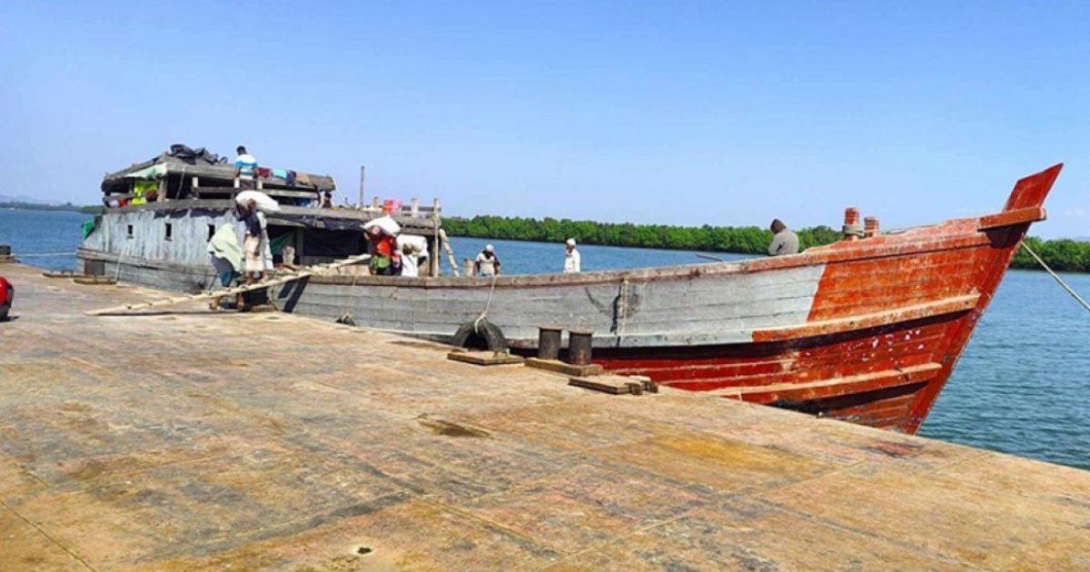 350 sacks of lentils from Myanmar reach Teknaf