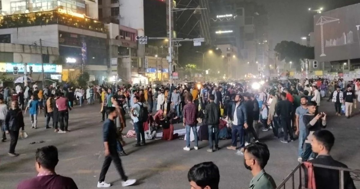 Titumir College students block Gulshan-1