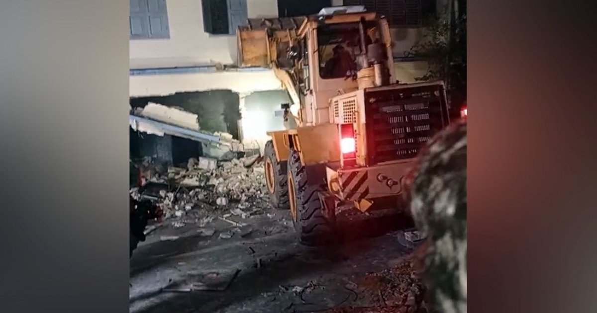 Homes of Hasanat Abdullah, Amir Hossain Amu bulldozed in Barisal
