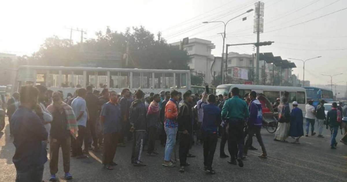 CNG autorickshaw drivers block roads in Dhaka, disrupt traffic