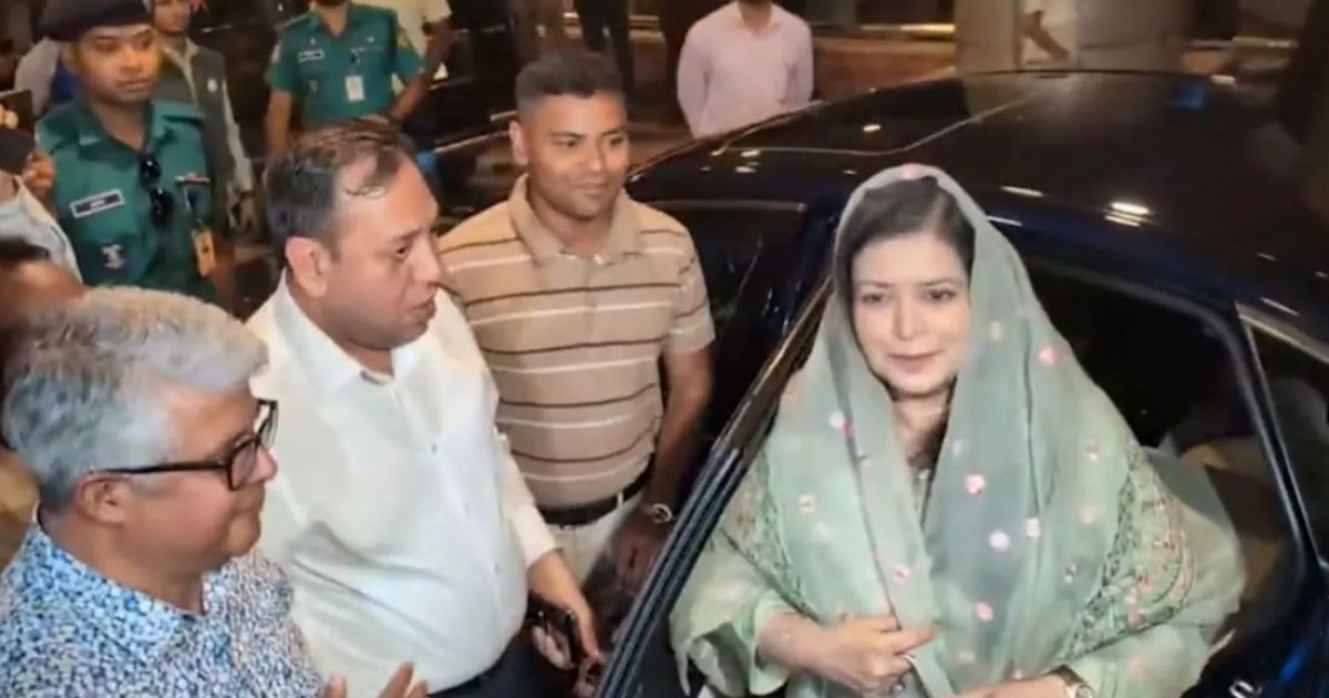 Zubaida Rahman visits ailing mother at Square Hospital