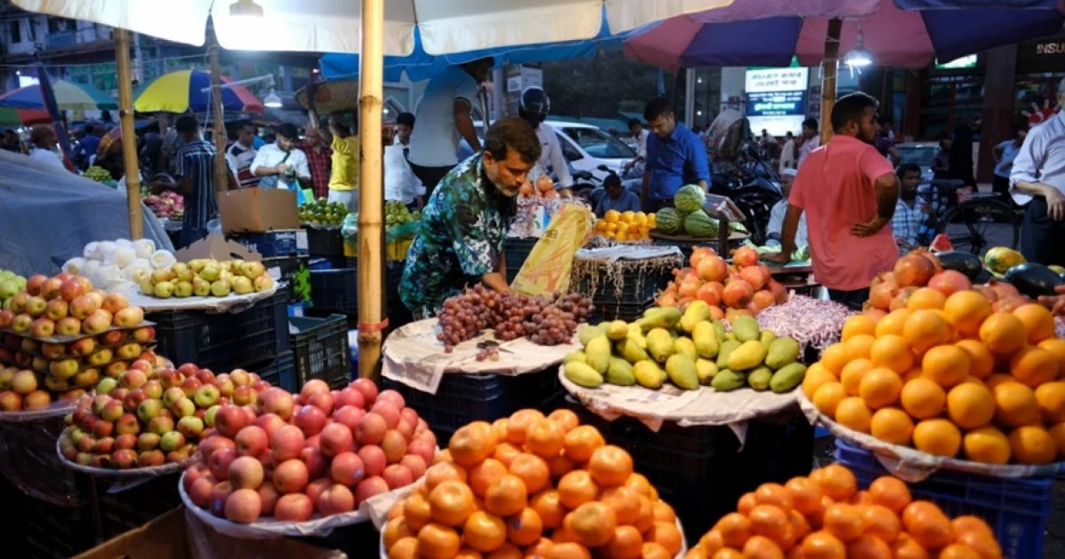Domestic fruits offer relief as imported prices stay high