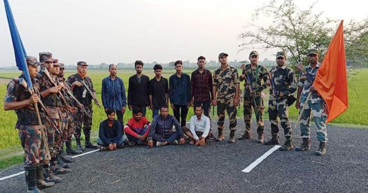 BSF returns 9 detained Bangladeshis from India