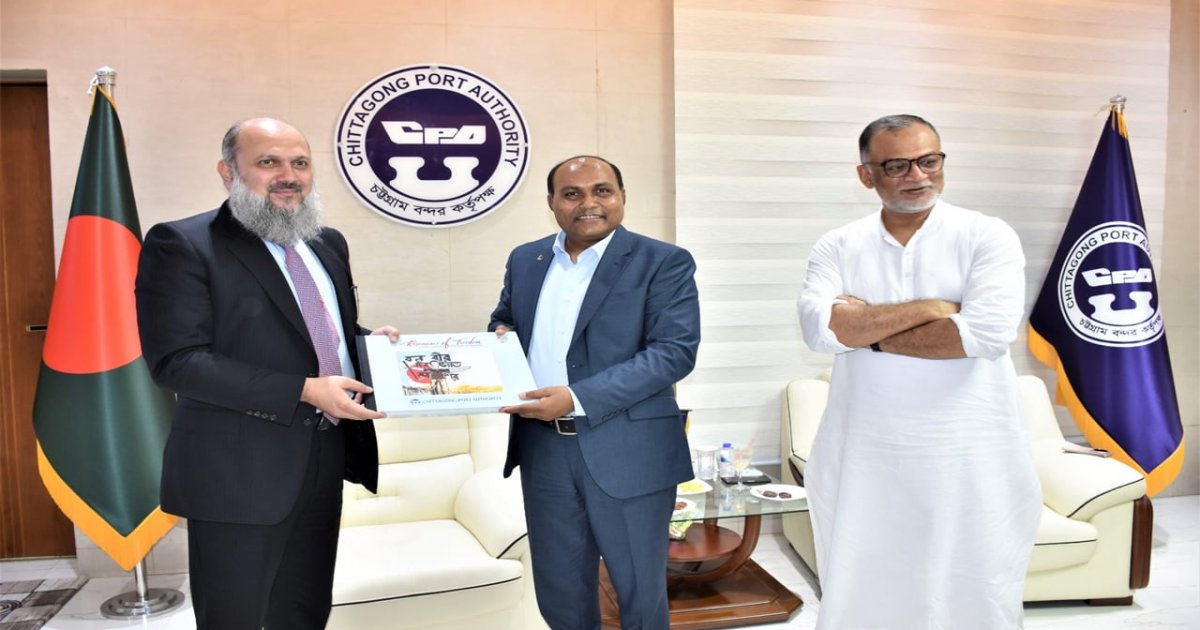 Adviser Bashir, Pakistan Minister Khan visit Chittagong Port